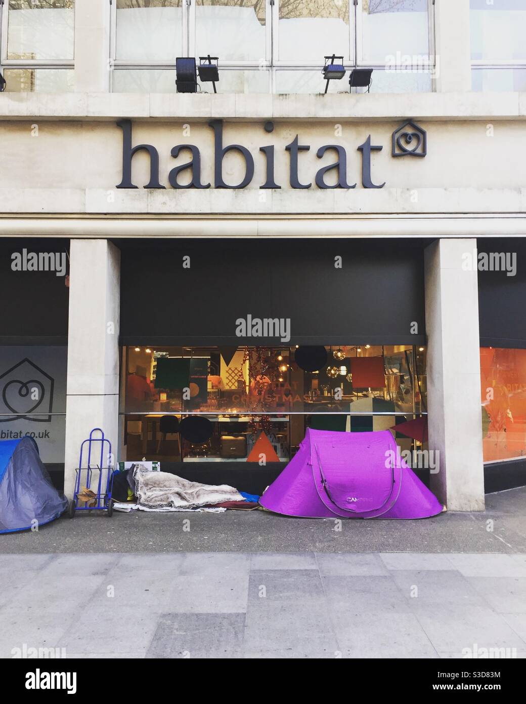 Homeless tottenham court road hi-res stock photography and images - Alamy