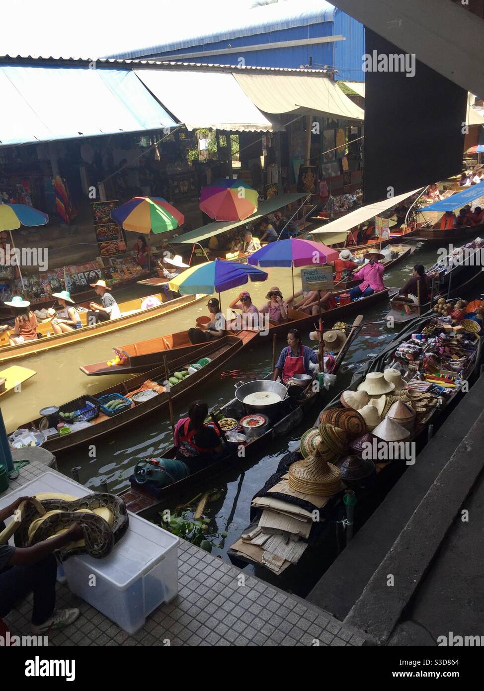 Market float hi-res stock photography and images - Alamy