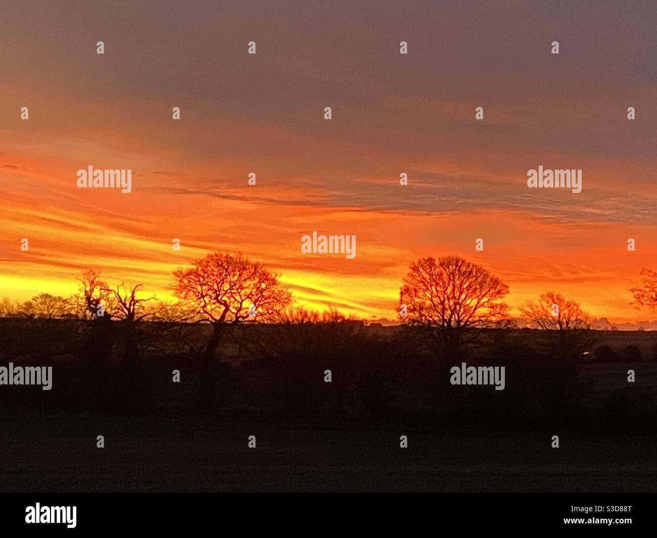 Deep red sunrise hi-res stock photography and images - Alamy
