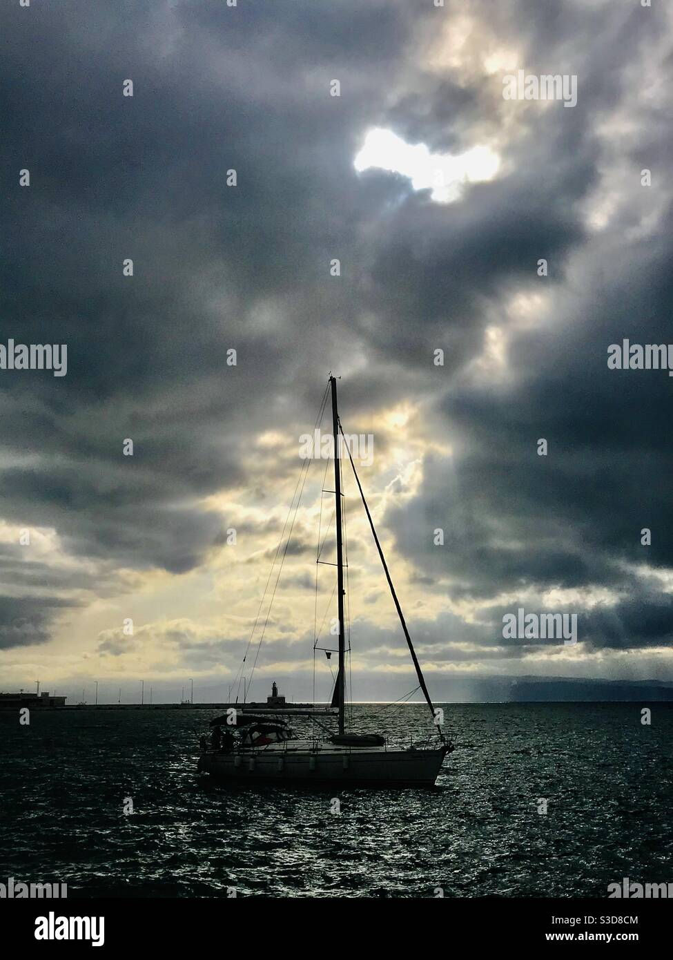 Yacht split hi-res stock photography and images - Alamy