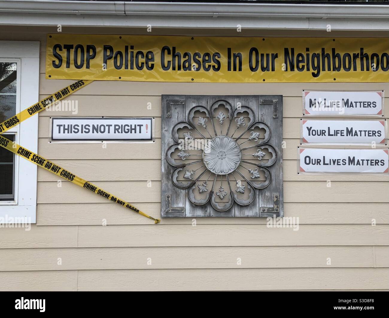 Crime scene tape sign hi-res stock photography and images - Alamy