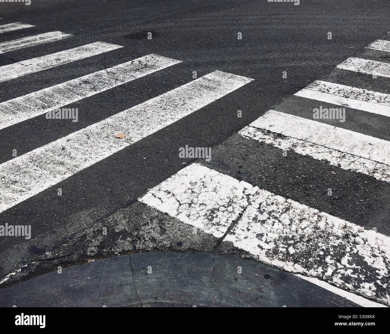 Diagonal lines crossing hi-res stock photography and images - Alamy Diagonal lines crossing hi-res stock photography and images - Alamy