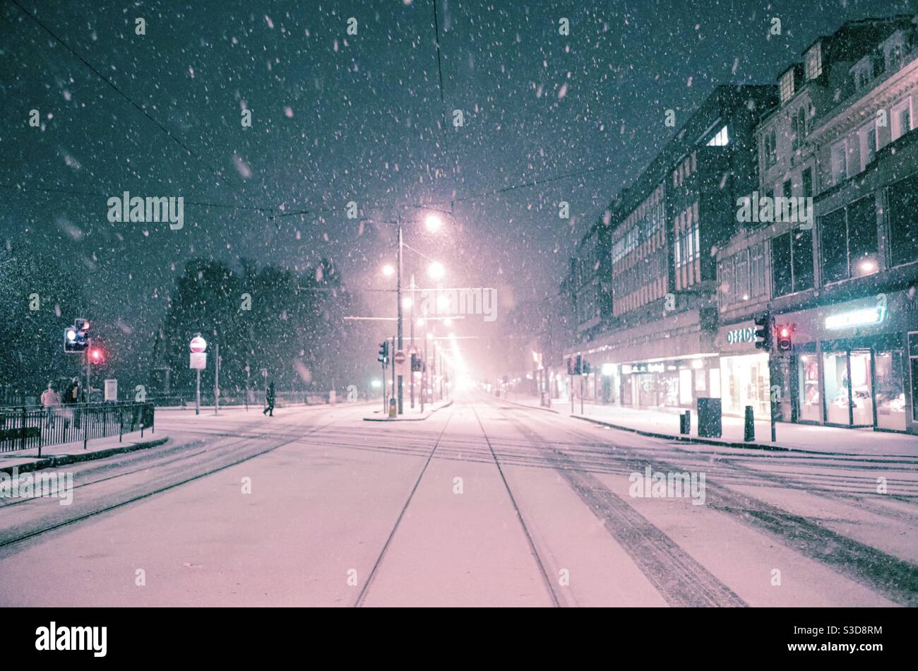 Edinburgh street snow hi-res stock photography and images - Alamy