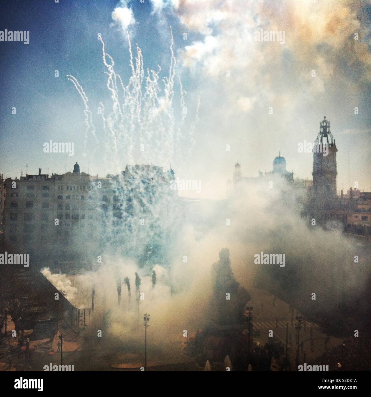Daytime fireworks fireworks hi-res stock photography and images - Alamy