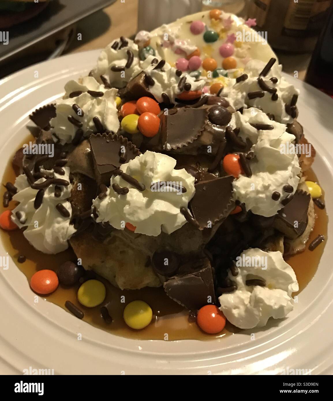 Reese's pieces hi-res stock photography and images - Alamy