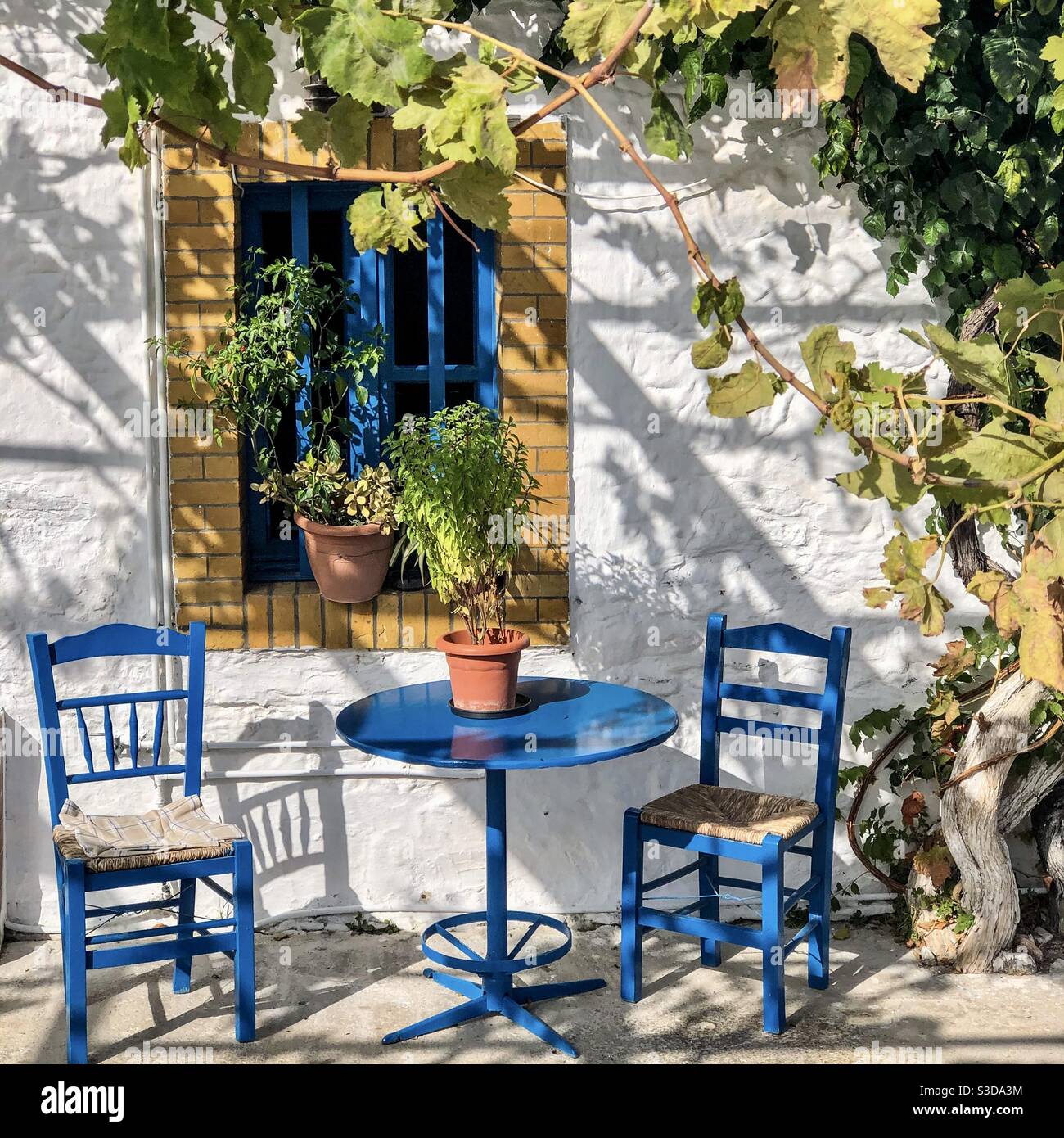Taverna chairs hi-res stock photography and images - Alamy
