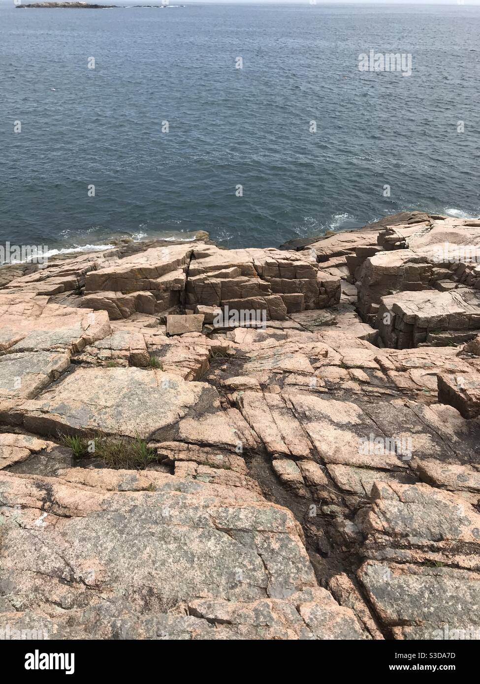 Waters with rocks hi-res stock photography and images - Alamy