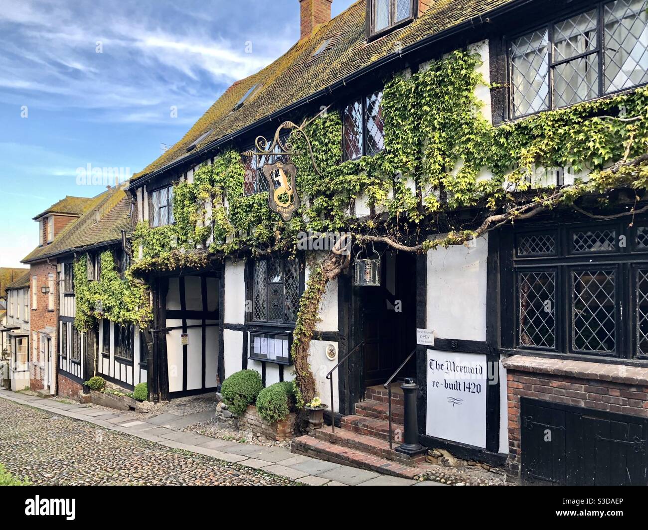 Rye mermaid inn hi-res stock photography and images - Alamy