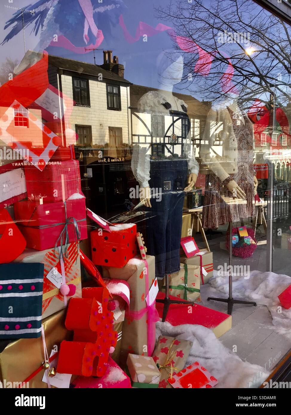 Shop window reflections hi-res stock photography and images - Alamy