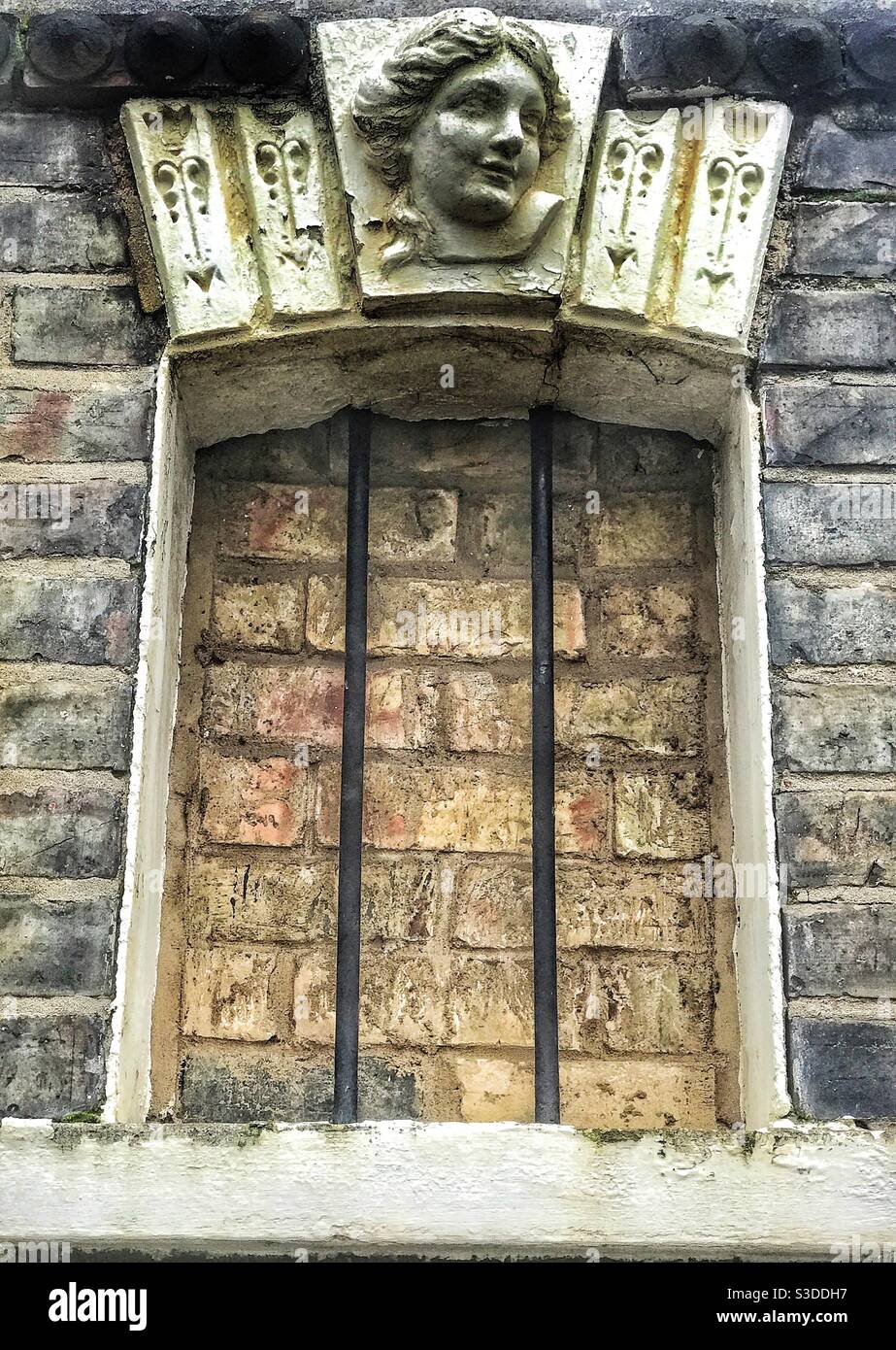 Bricked barred window hi-res stock photography and images - Alamy