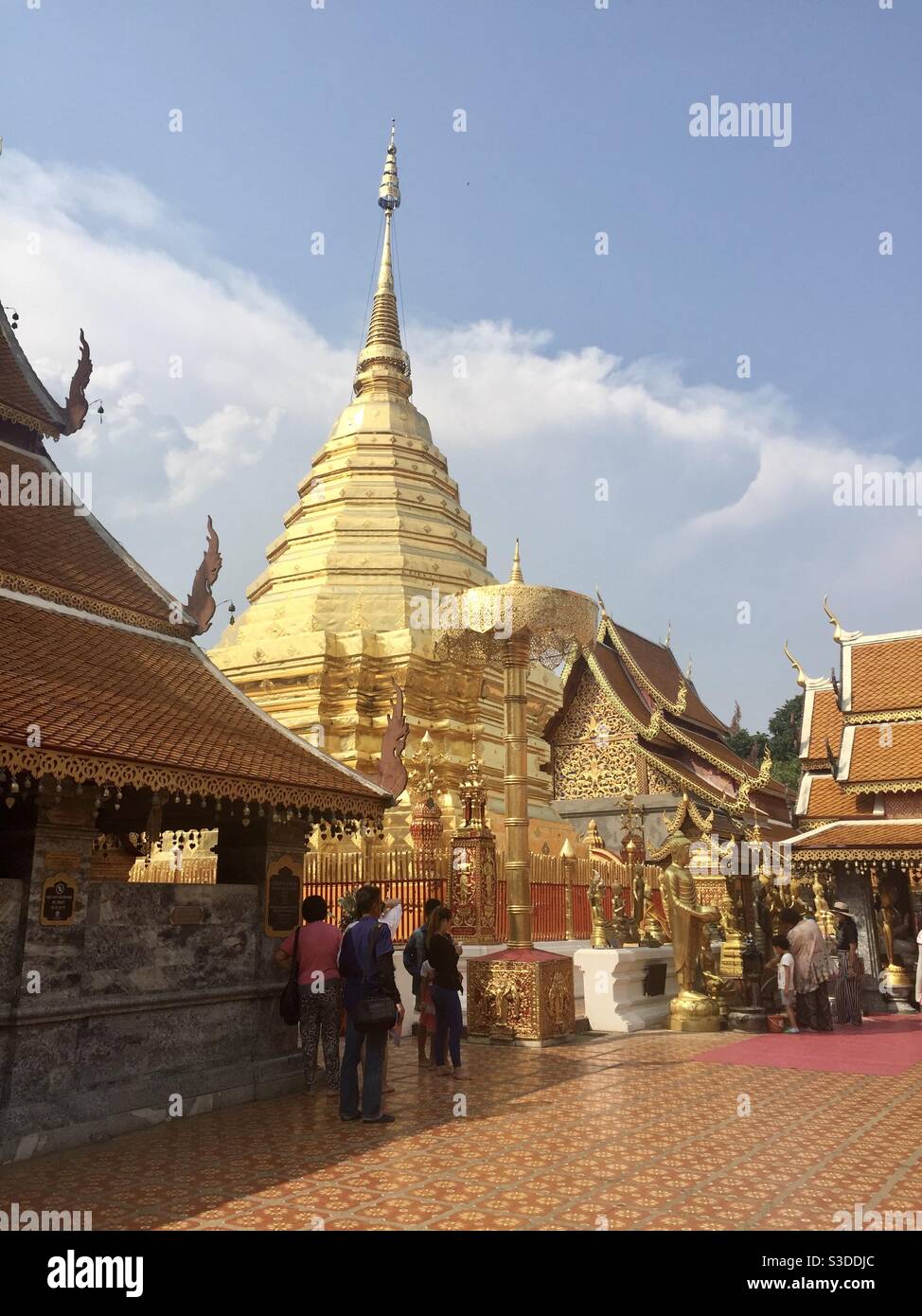 Wat doi sutep hi-res stock photography and images - Alamy