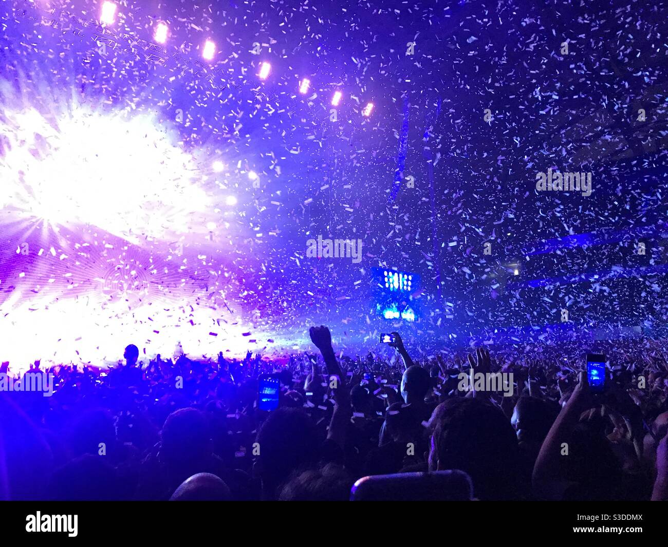 Crowd fan hi-res stock photography and images - Alamy