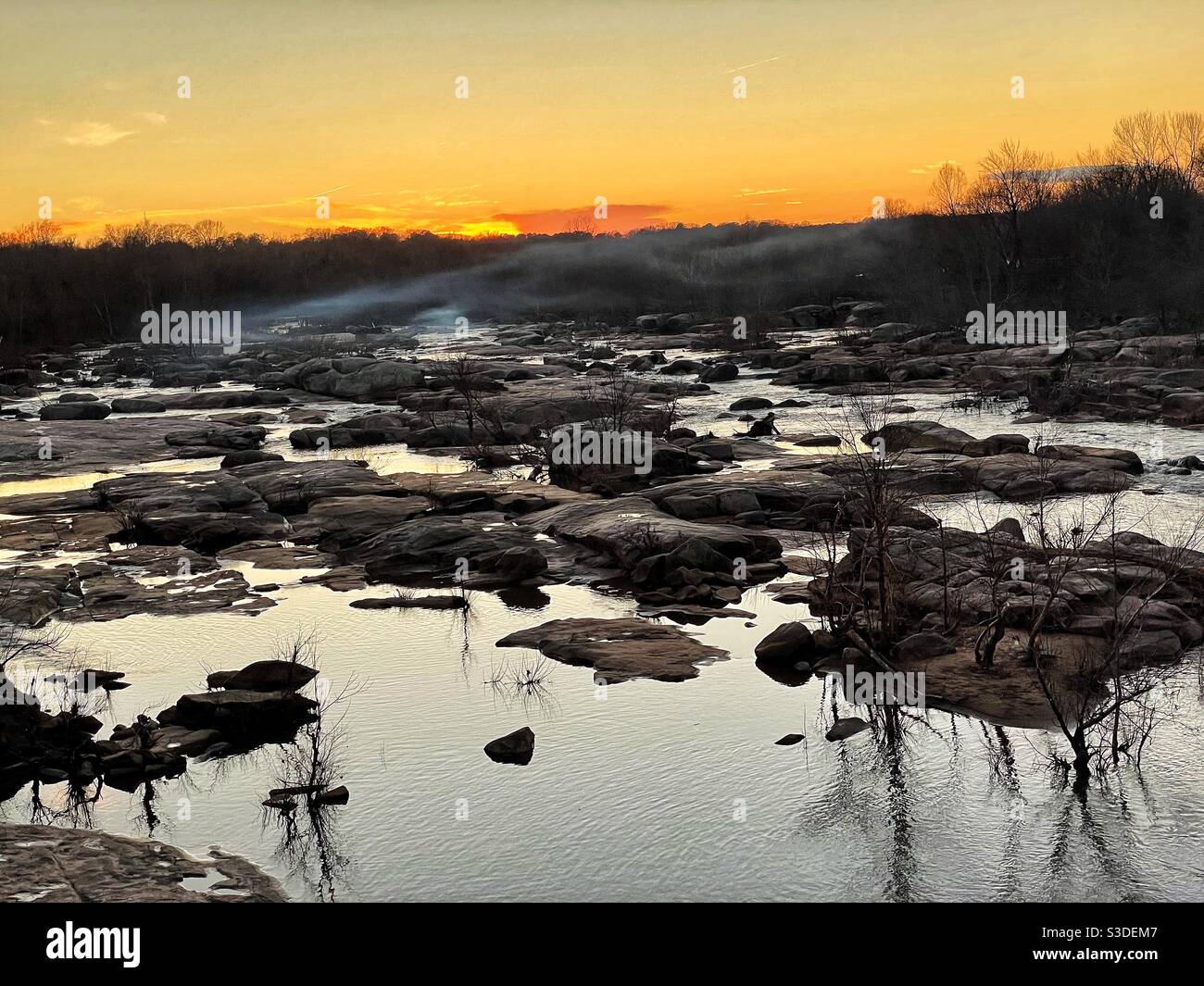 Virginia richmond james river rocks hi-res stock photography and images ...