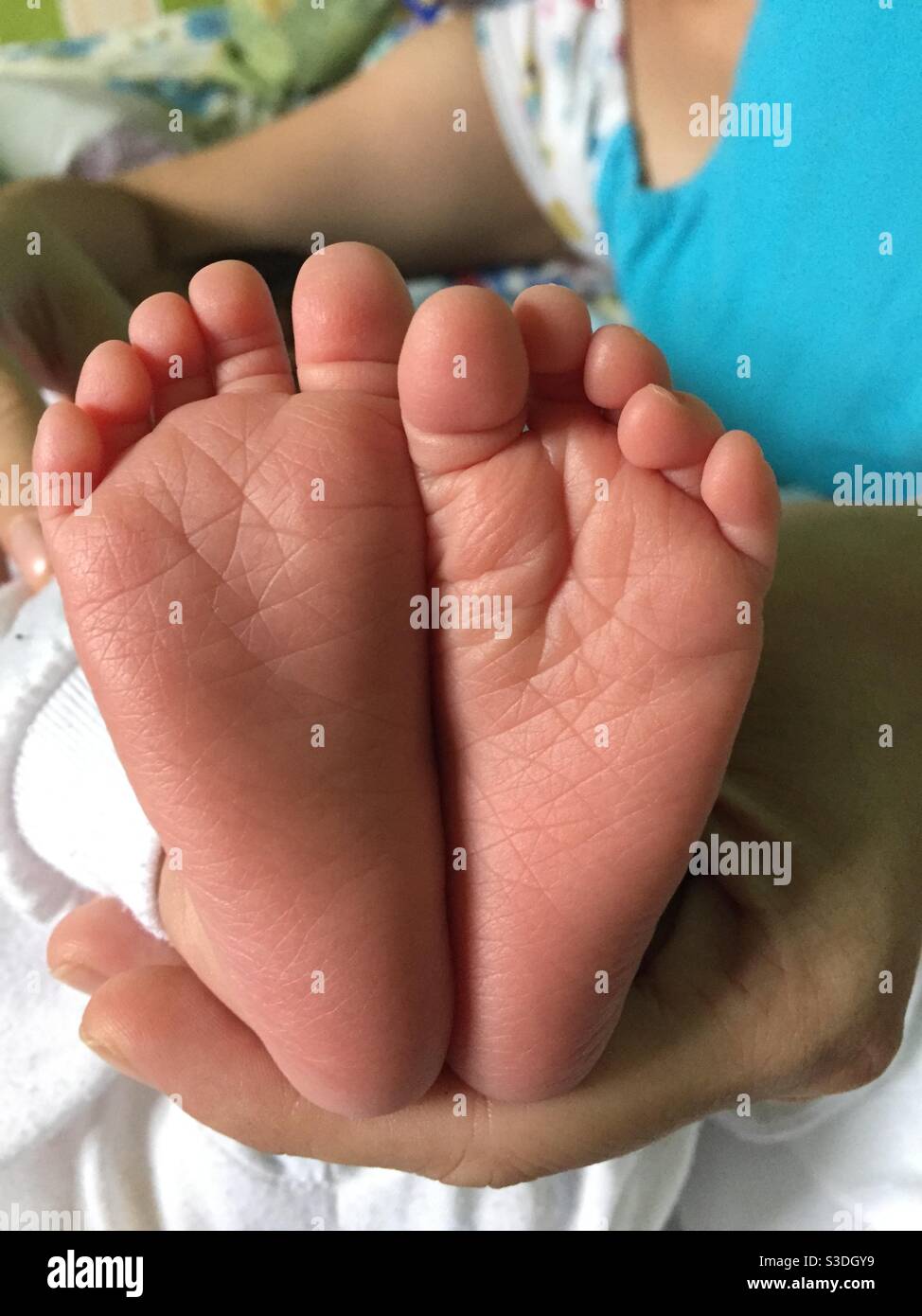 Baby feet hi-res stock photography and images - Alamy