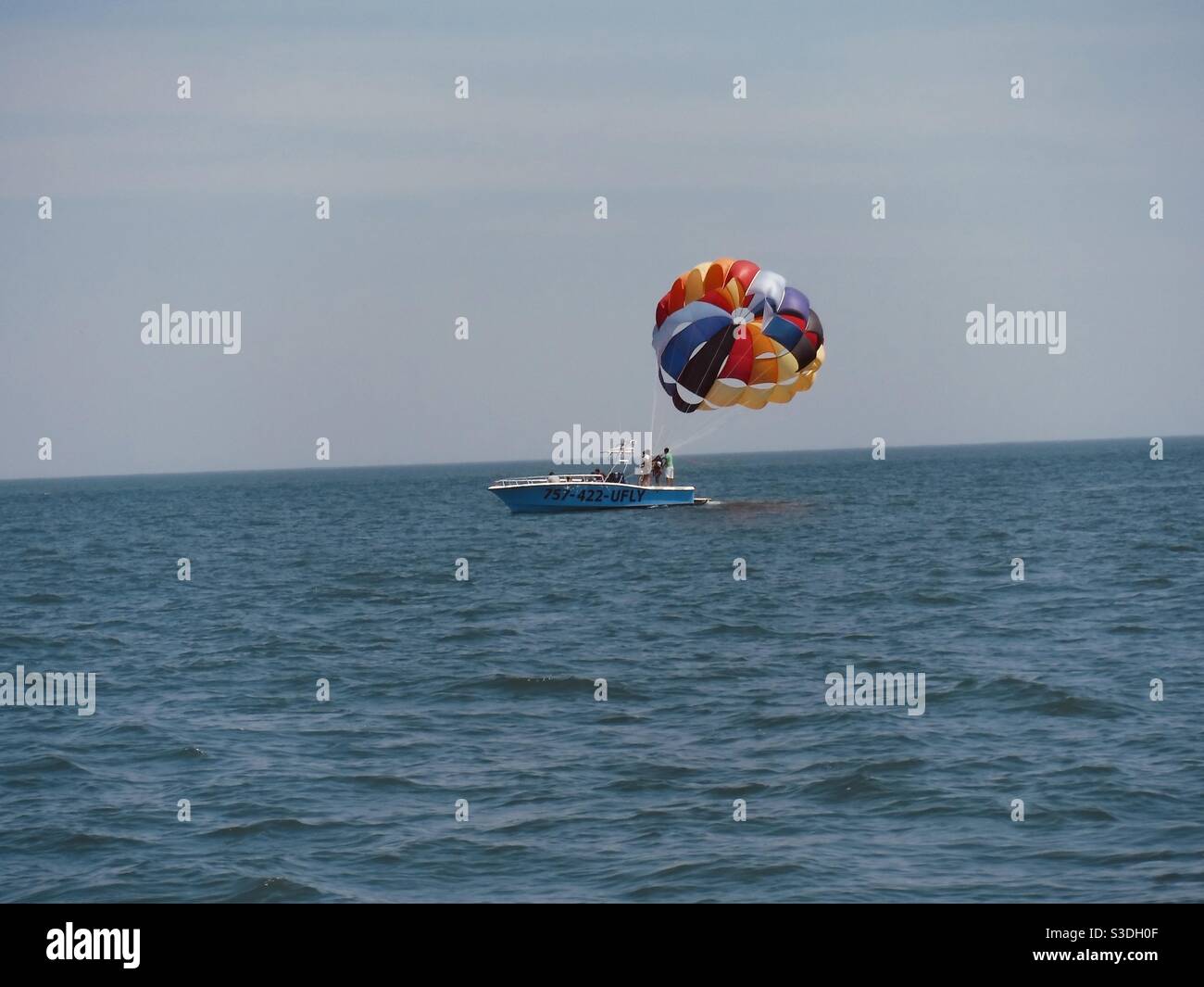 Parasailing Boat High Resolution Stock Photography and Images - Alamy