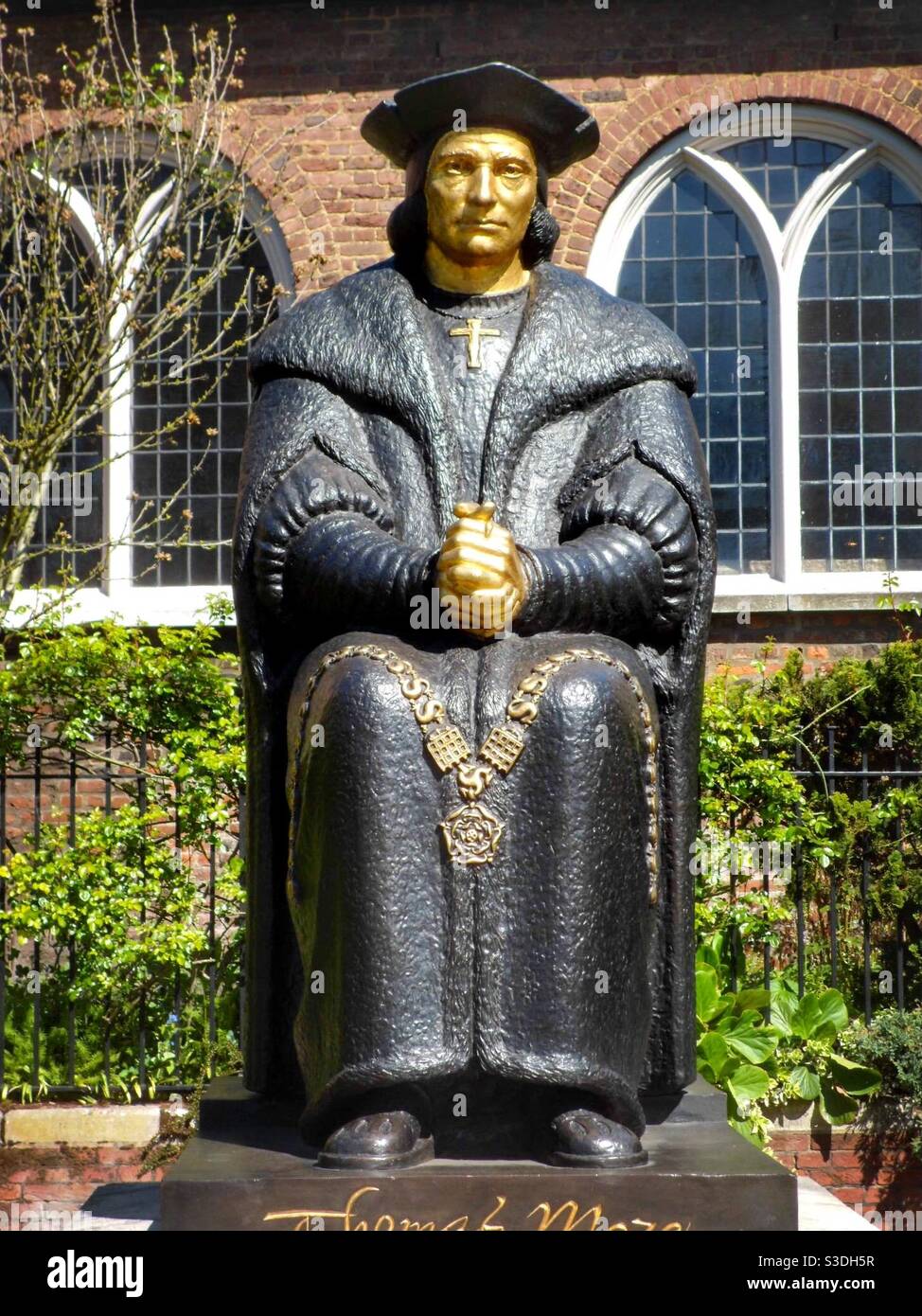 Statue chelsea old church hi-res stock photography and images - Alamy