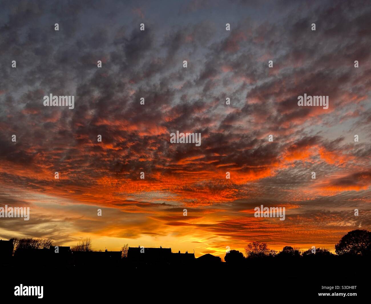 Pink sky and clouds hi-res stock photography and images - Alamy