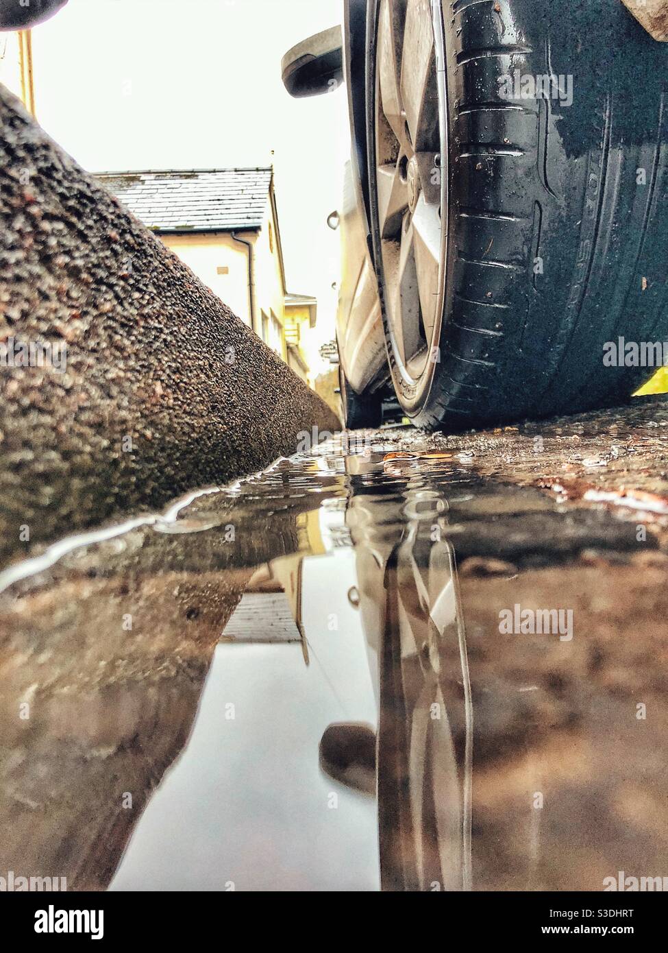 Wet wheels hi-res stock photography and images - Alamy