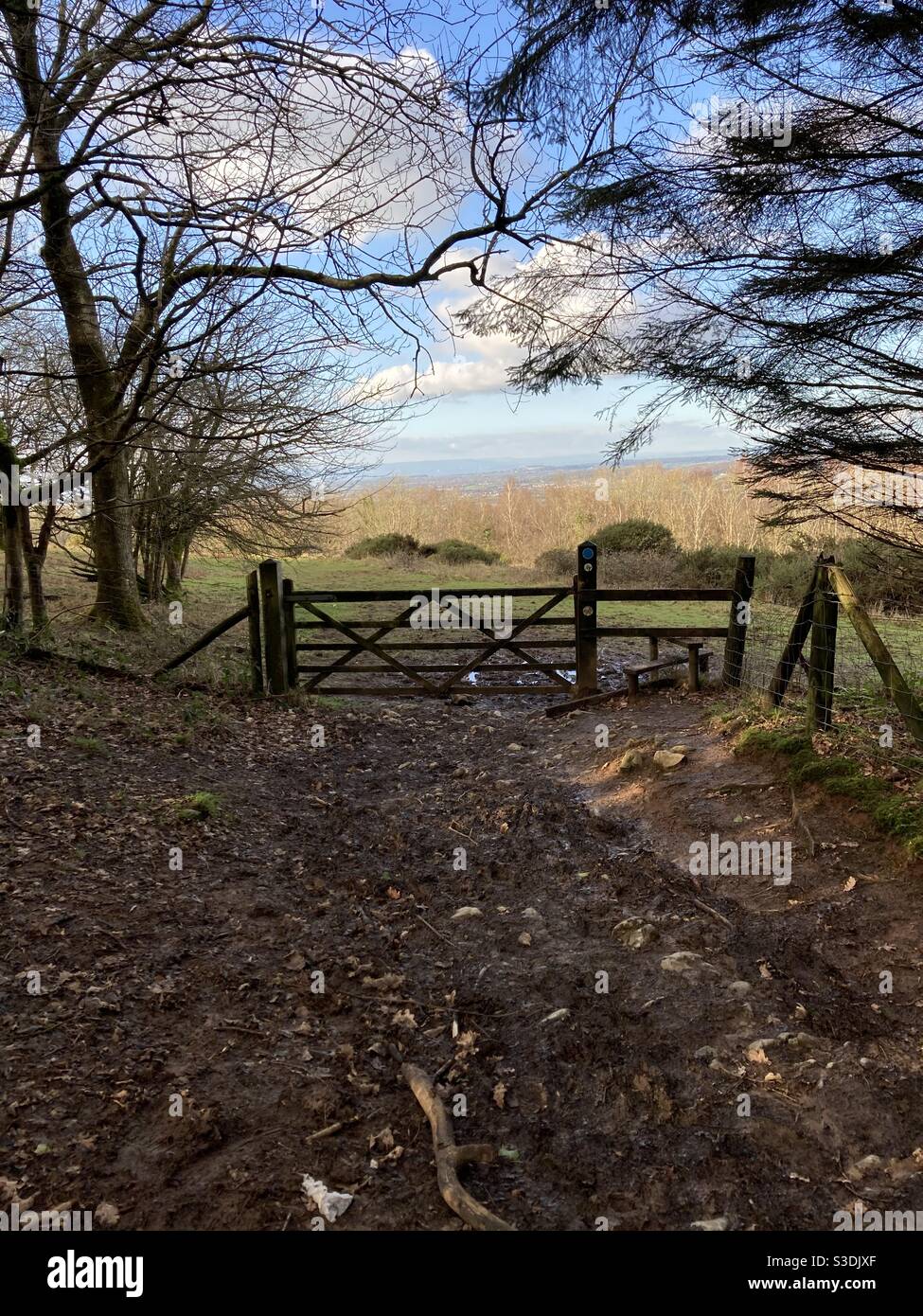Footpath view hi-res stock photography and images - Alamy