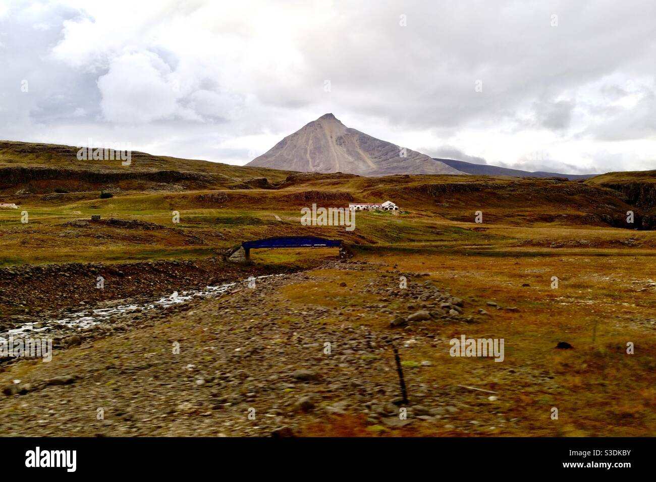 Triangle mountain hi-res stock photography and images - Alamy