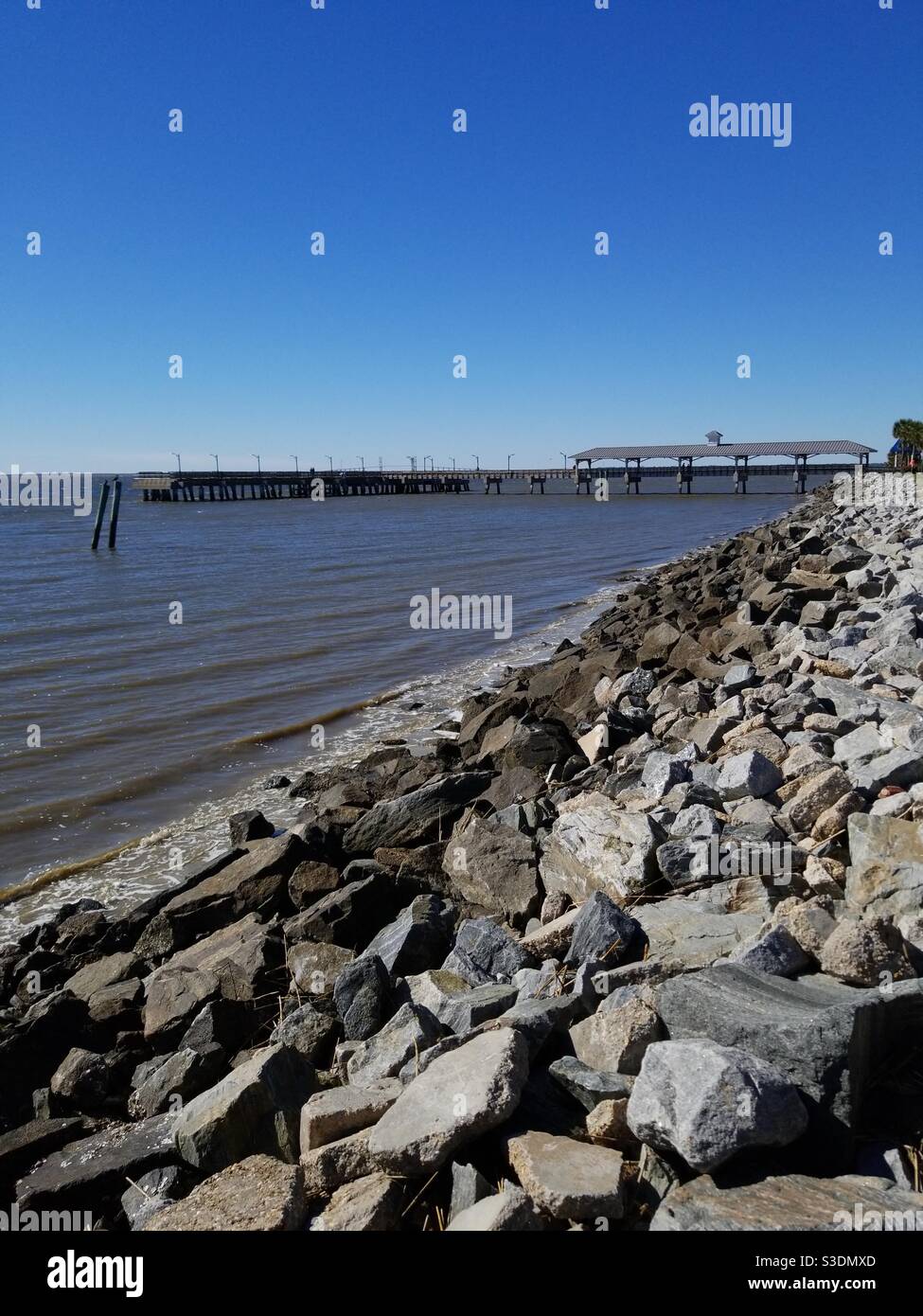 Simons island pier hi-res stock photography and images - Alamy