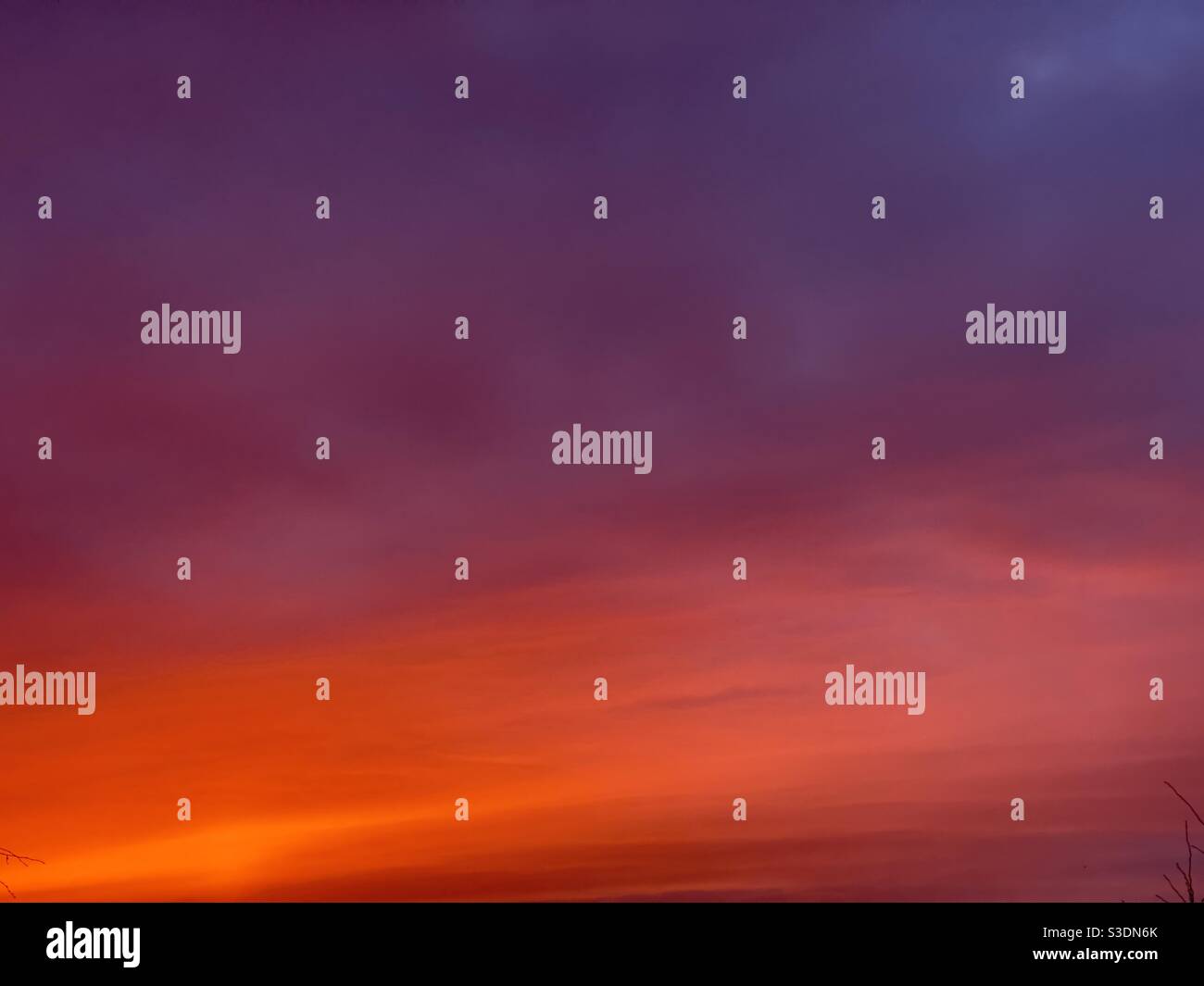 Multicoloured sunset hi-res stock photography and images - Alamy