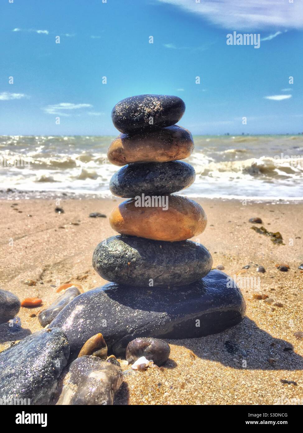 Beach stone stacks hi-res stock photography and images - Alamy