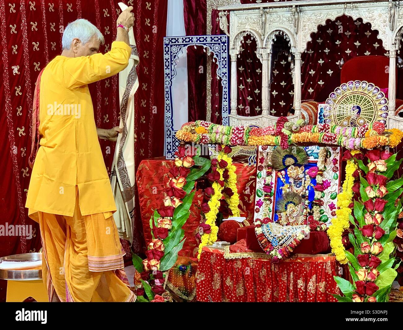 Indian priest hi-res stock photography and images - Alamy