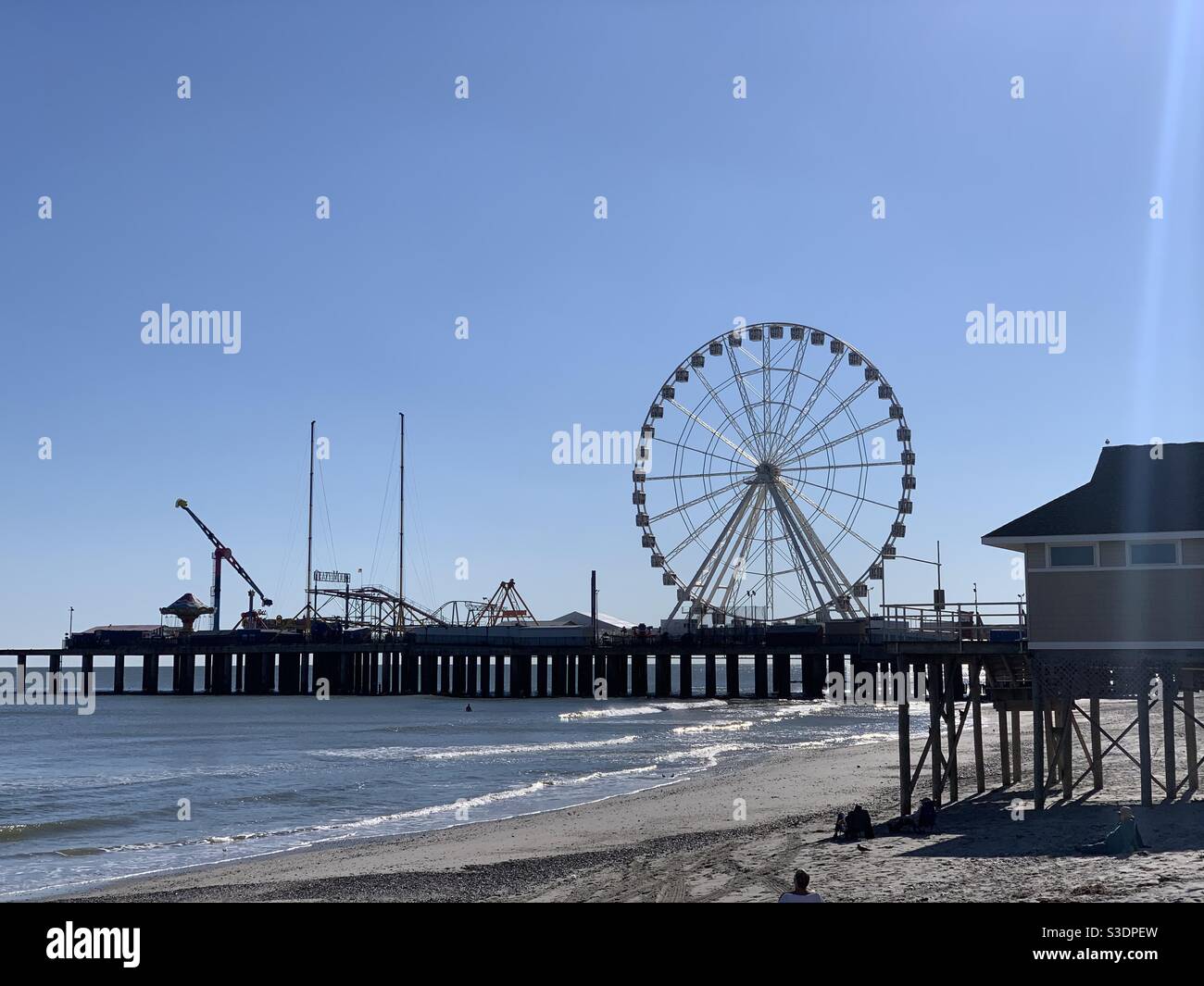 Pier on atlantic coast smartphone stock photos and images - Alamy