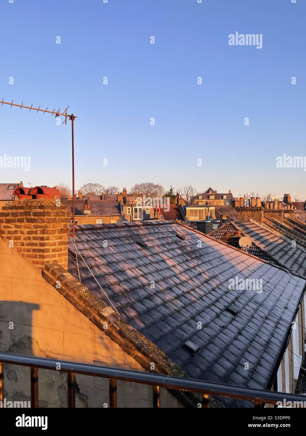 South london rooftops hi-res stock photography and images - Alamy