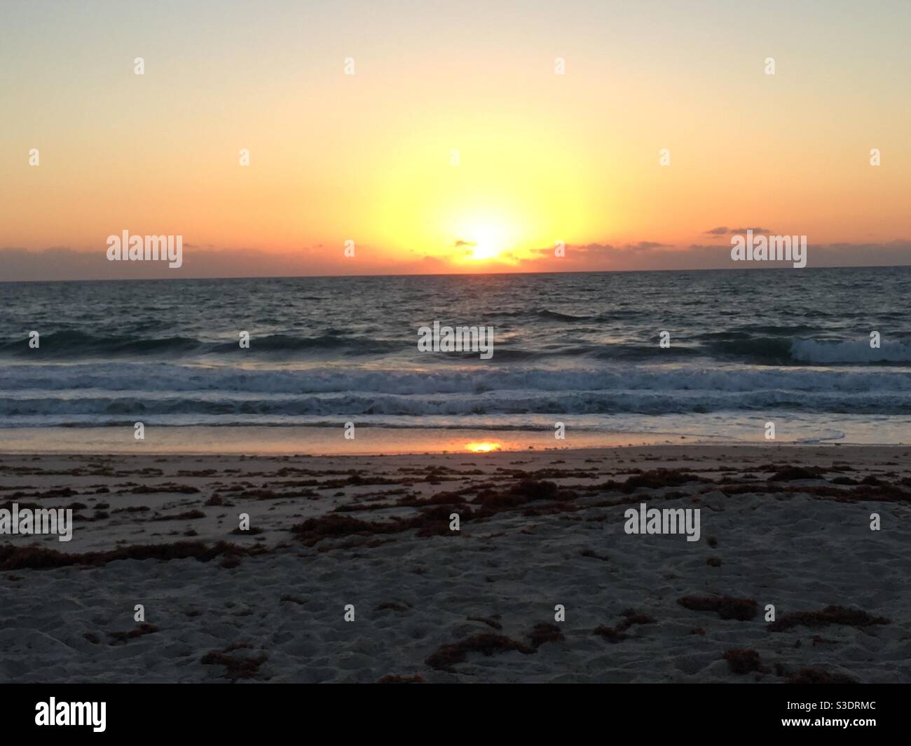 Sunrise reflecting off water hi-res stock photography and images - Alamy