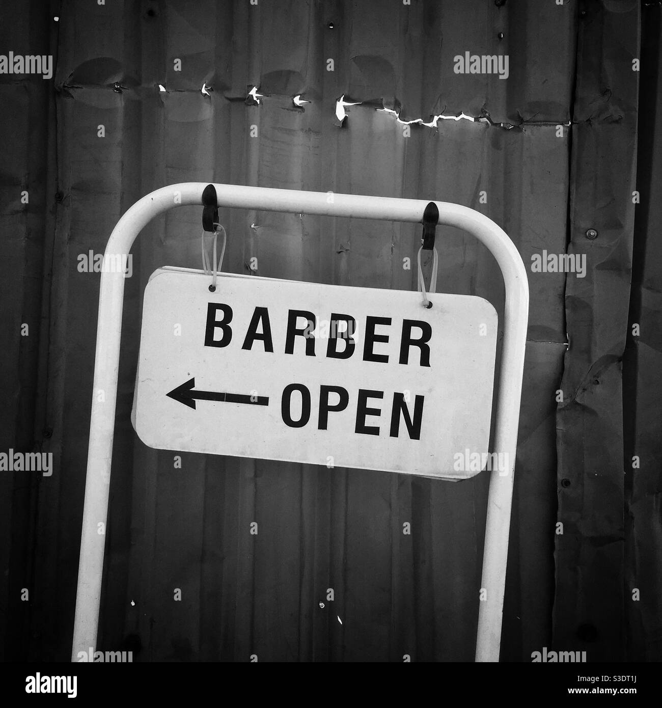 Outside open signs hi-res stock photography and images - Alamy