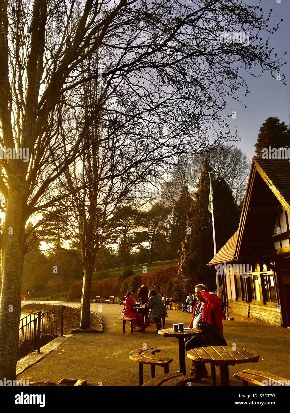 Park tables and benches hi-res stock photography and images - Alamy