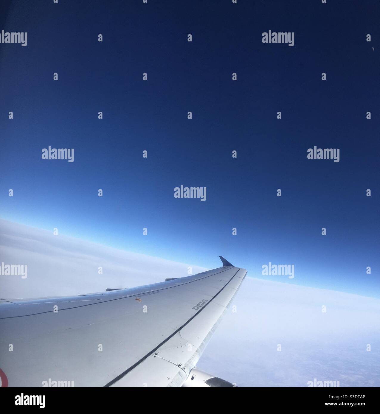 Airplane and sky hi-res stock photography and images - Alamy