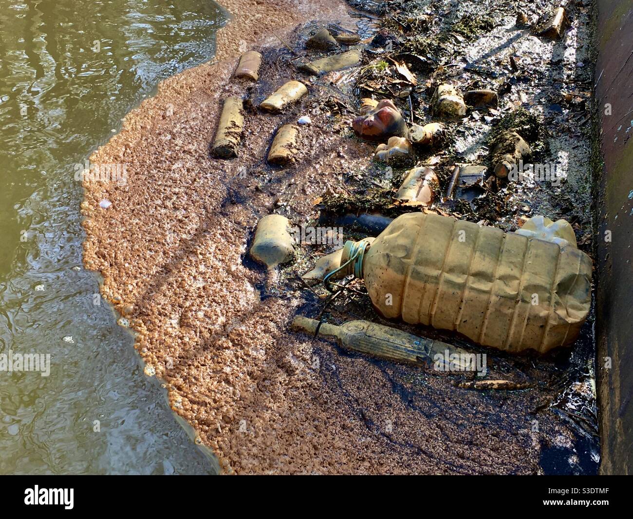 Plastic waste river hi-res stock photography and images - Alamy