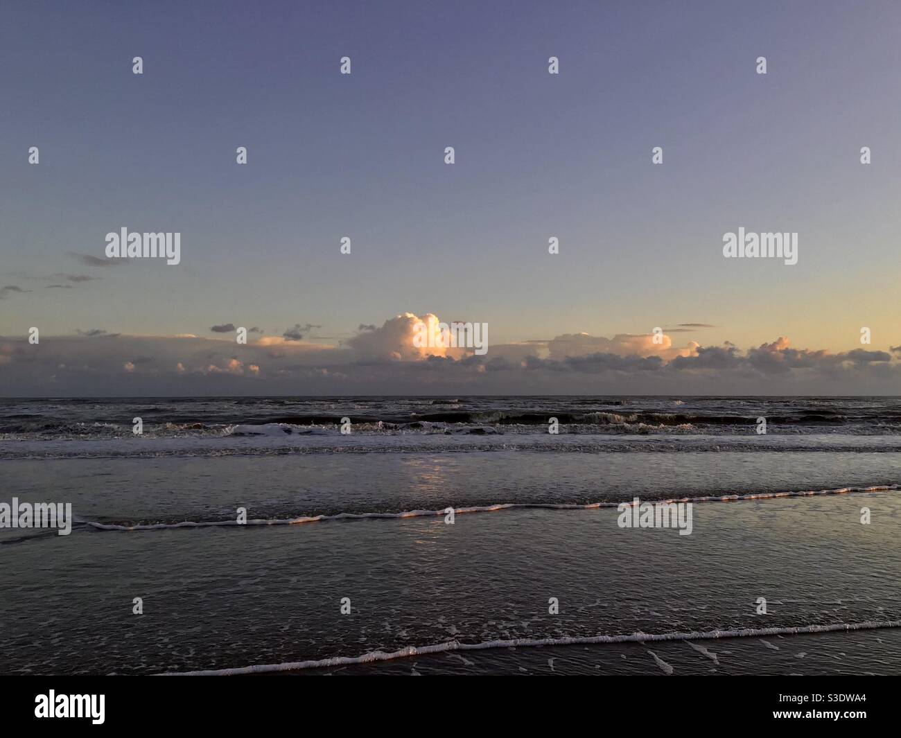 Tide coming hi-res stock photography and images - Alamy