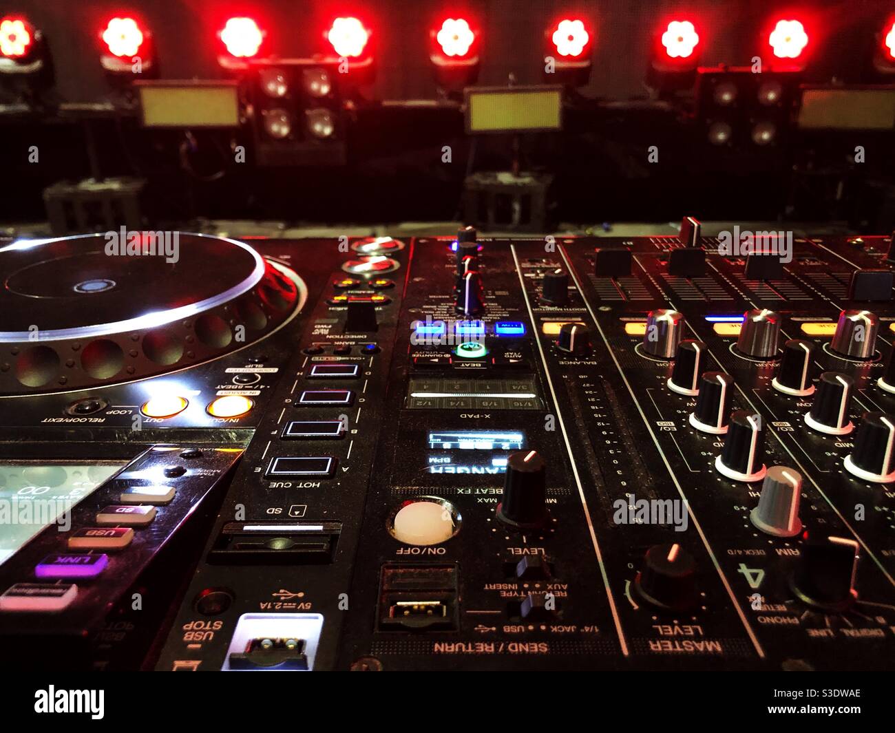 Deejay turntable set in a disco Stock Photo - Alamy