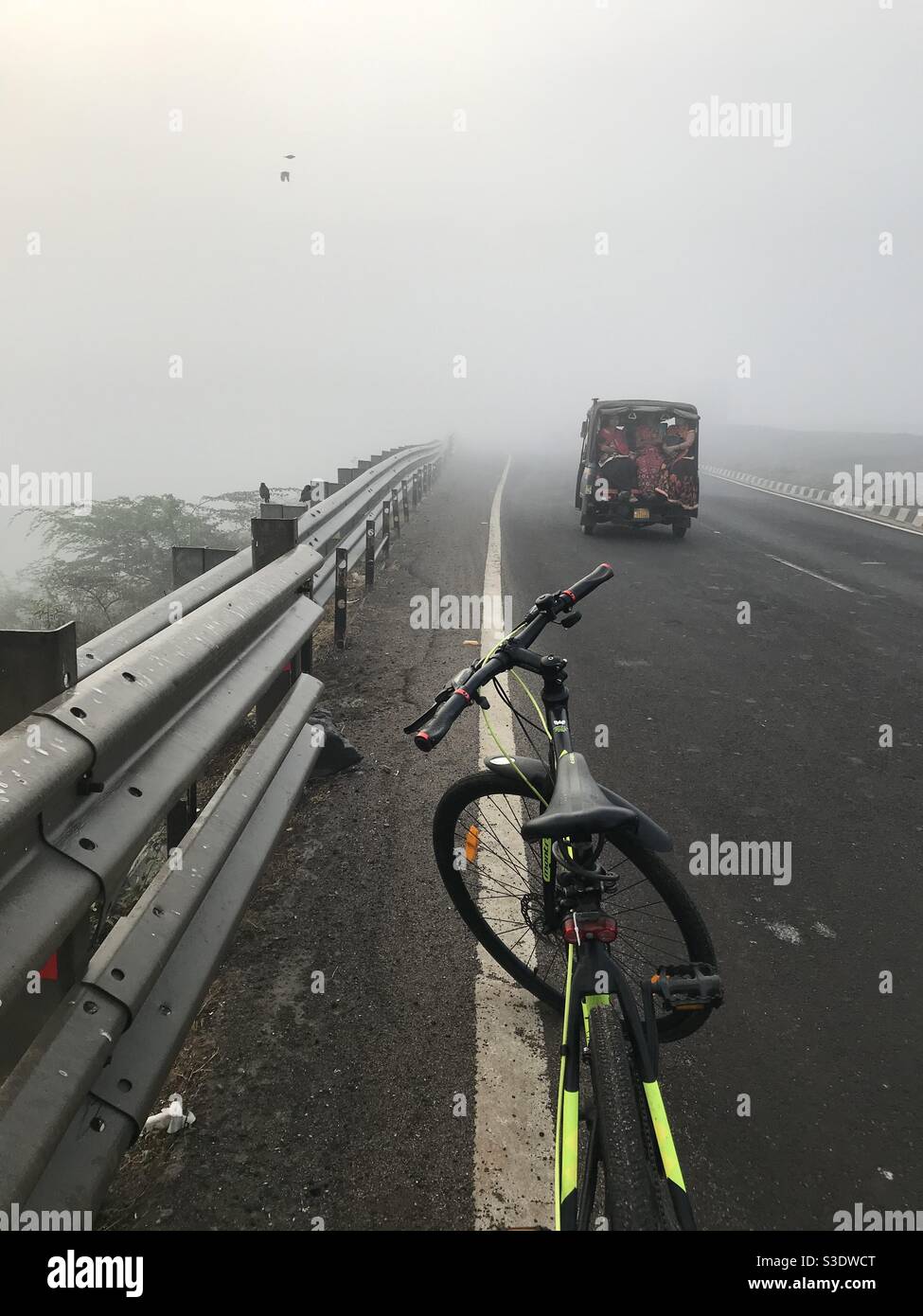 Highway cycling hi-res stock photography and images - Alamy