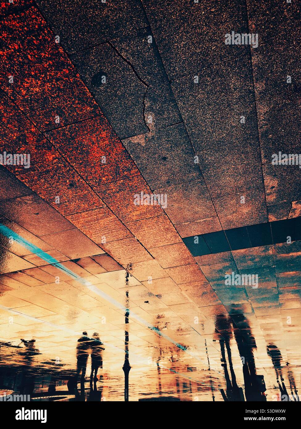 People upside down hi-res stock photography and images - Alamy