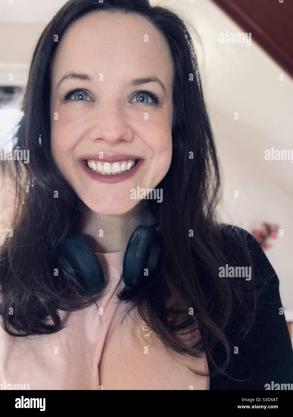 Eyes off camera hi-res stock photography and images - Alamy