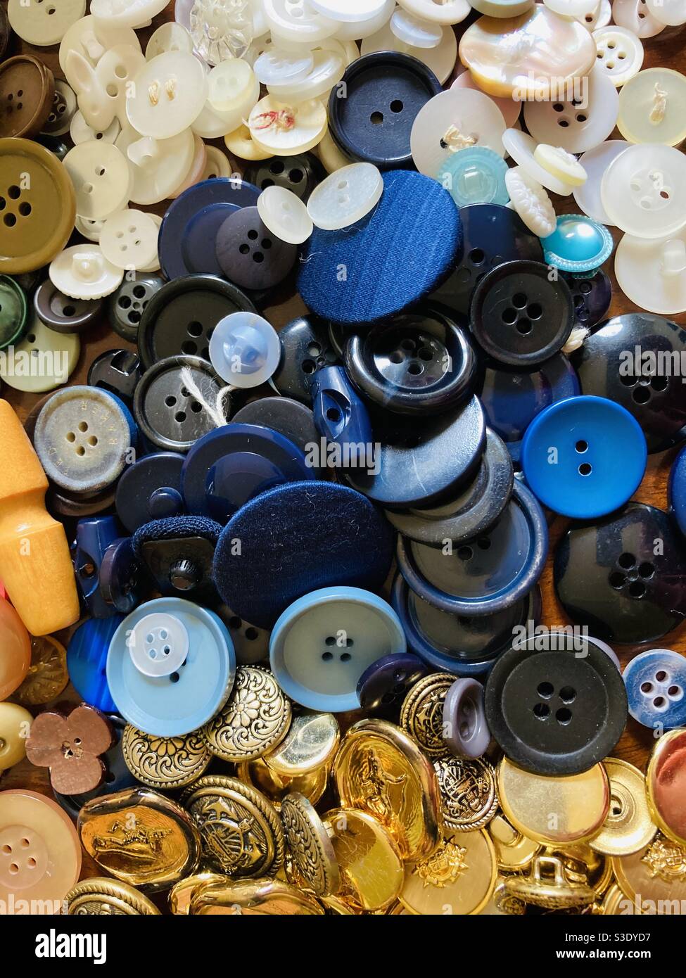 Gold buttons hi-res stock photography and images - Alamy