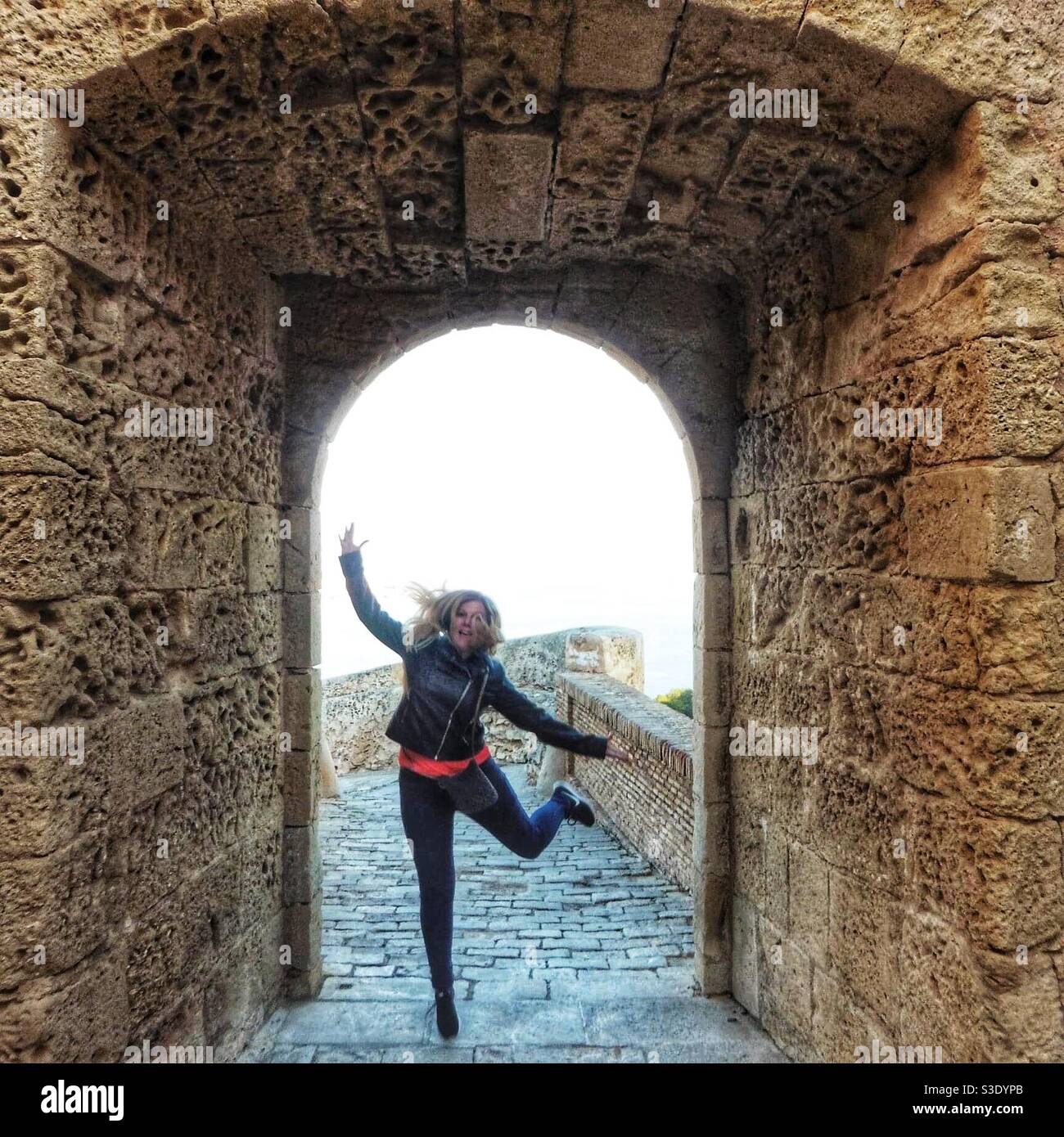 Lady under arch hi-res stock photography and images - Alamy