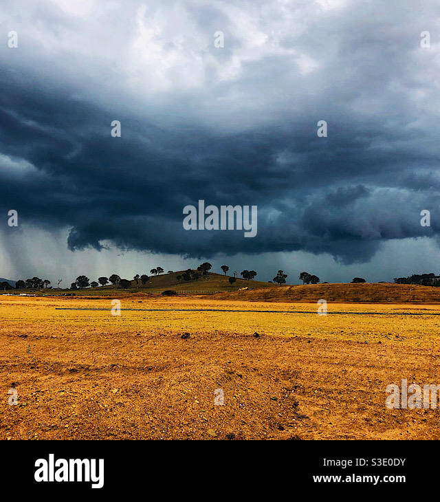 Incoming rain hi-res stock photography and images - Alamy
