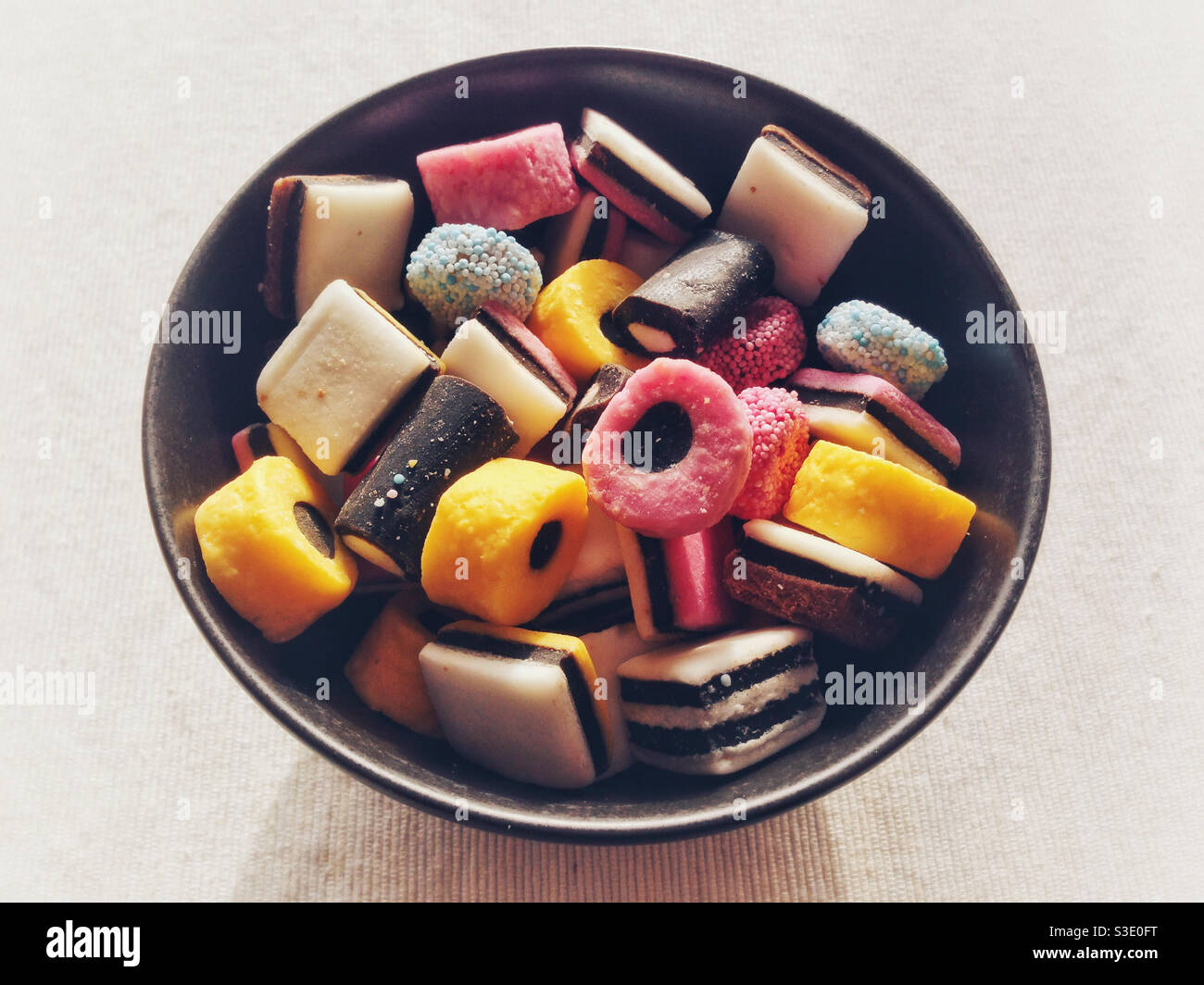 Liquorice sweets hi-res stock photography and images - Alamy