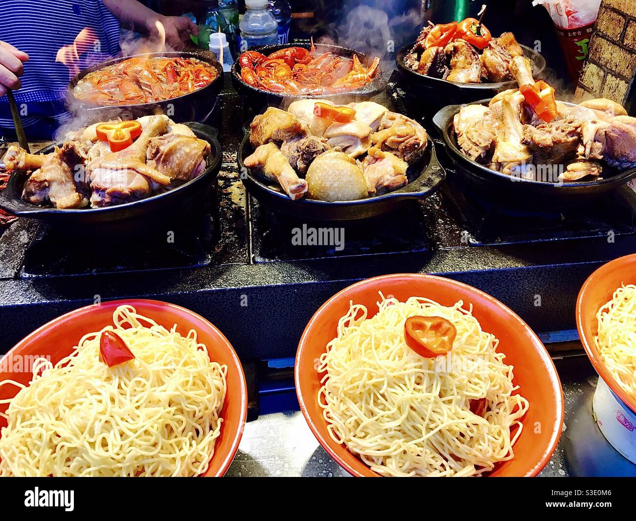 Live food display hi-res stock photography and images - Alamy