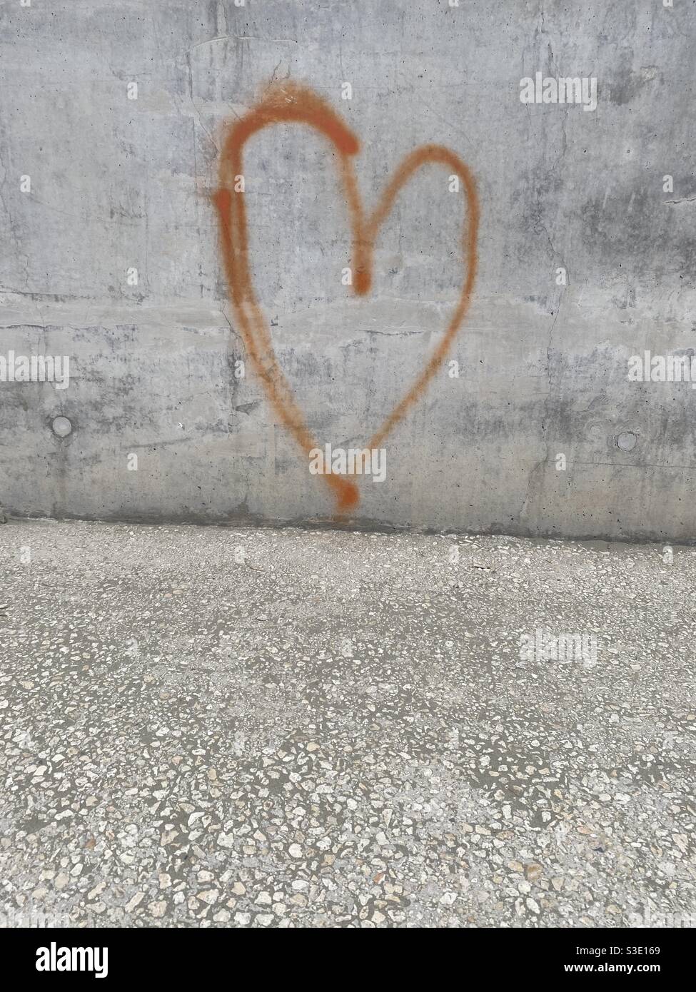 Street art heart hi-res stock photography and images - Alamy