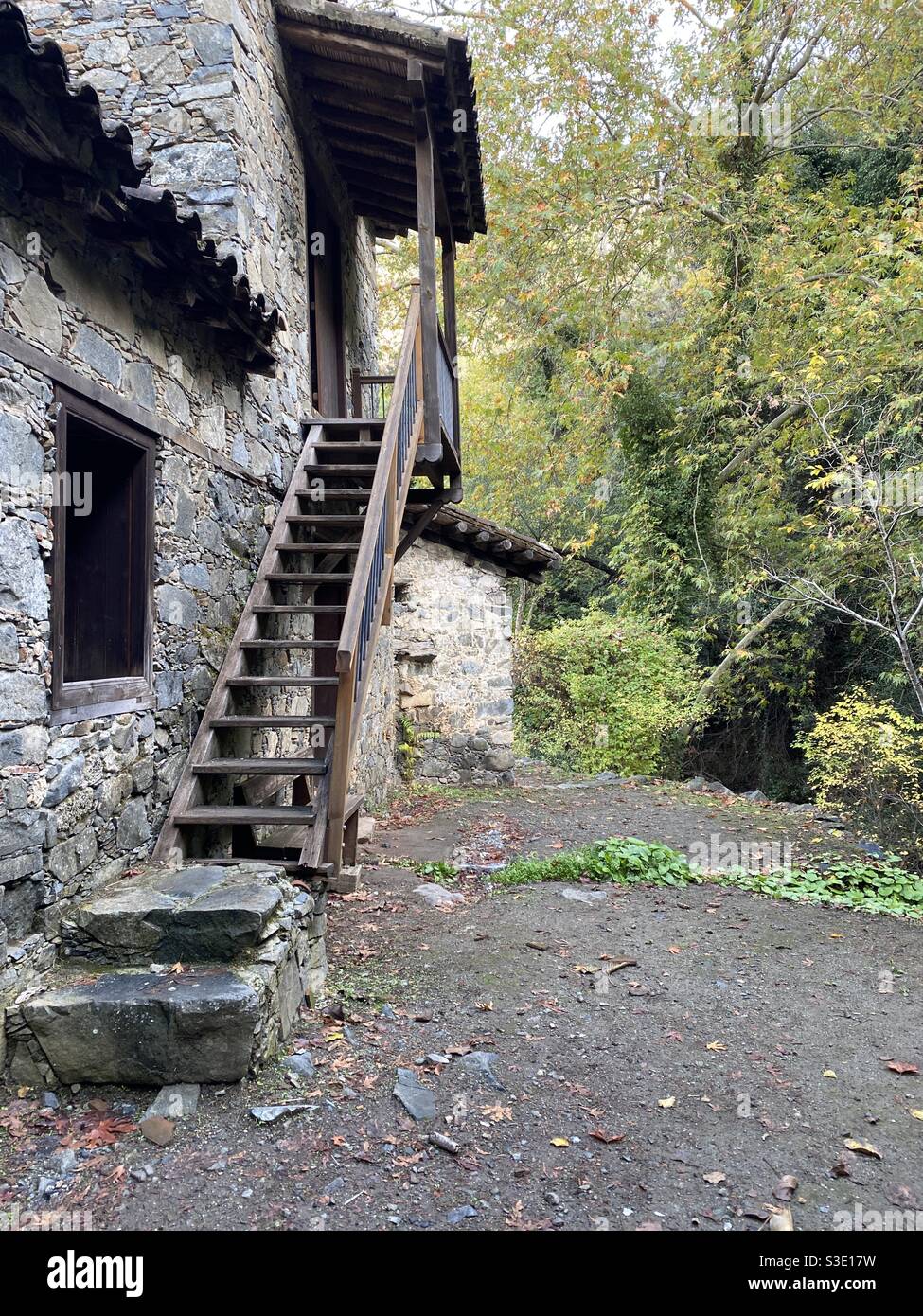 Ancient stone house hi-res stock photography and images - Alamy