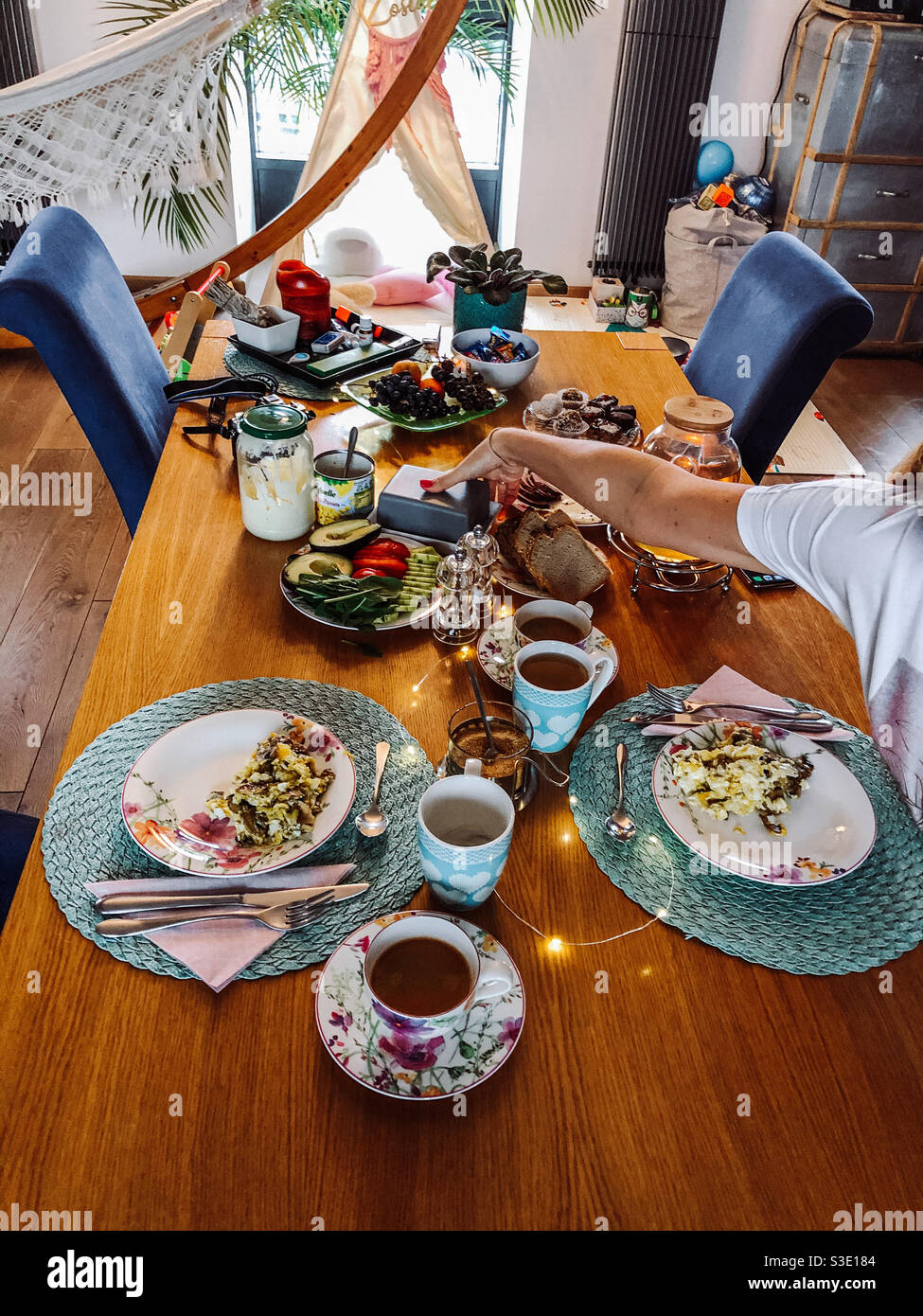 Mornings hi-res stock photography and images - Alamy