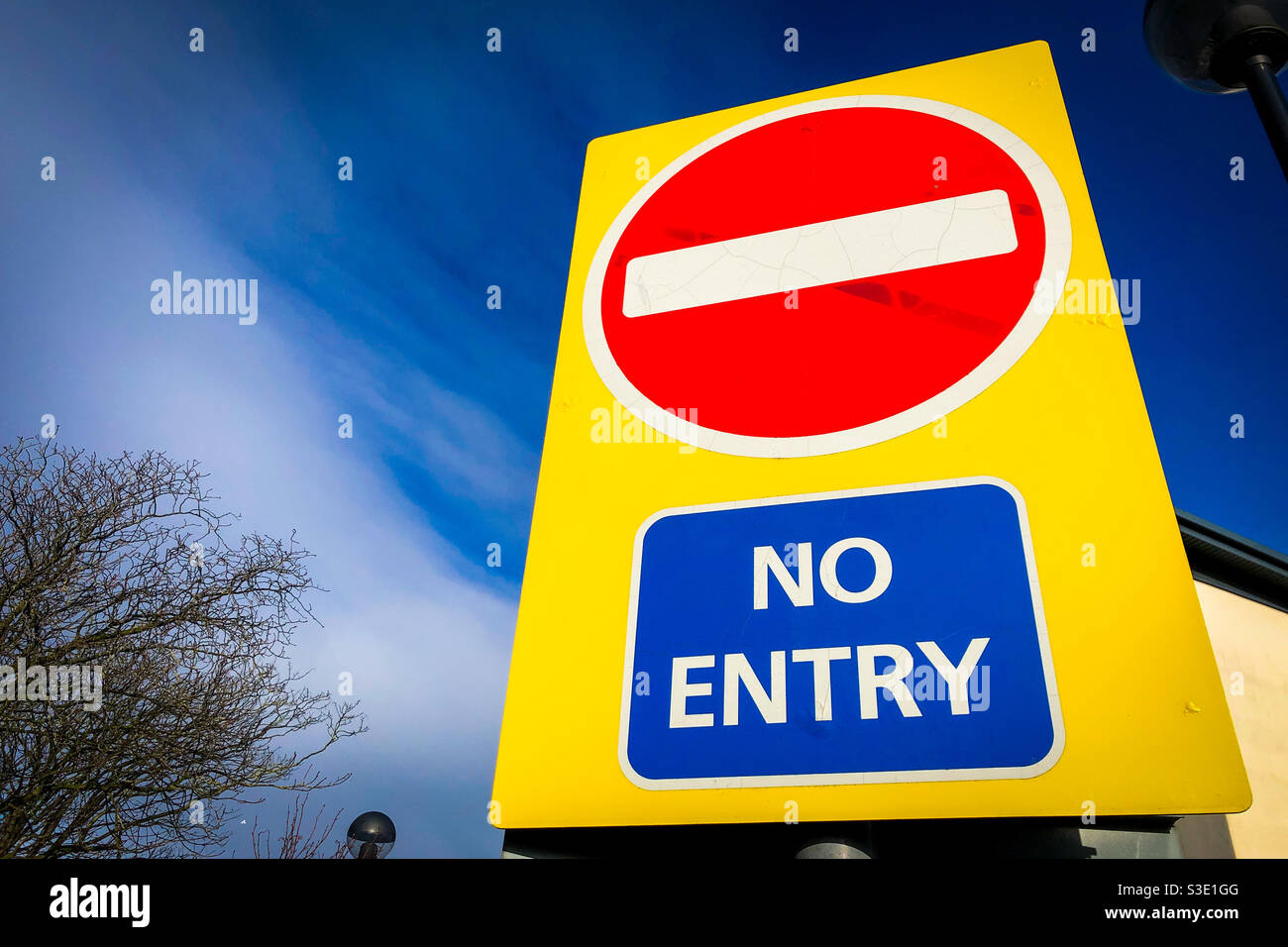 Large entry sign hi-res stock photography and images - Alamy