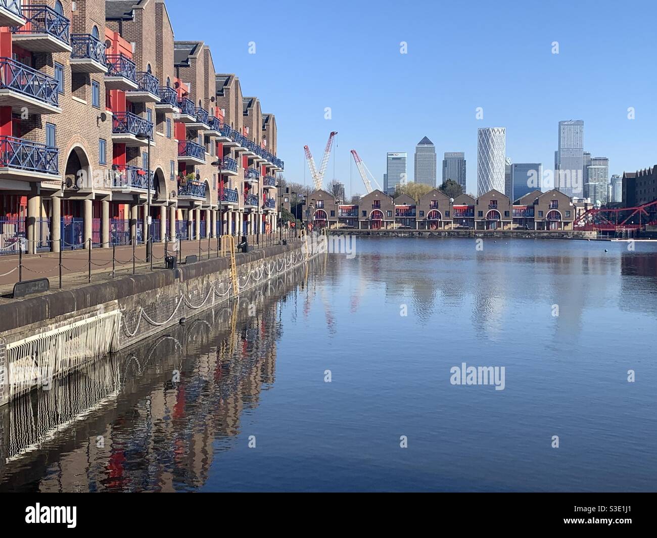 Shadwell basin with Canary Wharf in the background Stock Photo - Alamy
